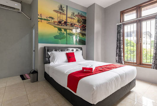 Book RedDoorz @ Jemursari Surabaya 2 only at RedDoorz
