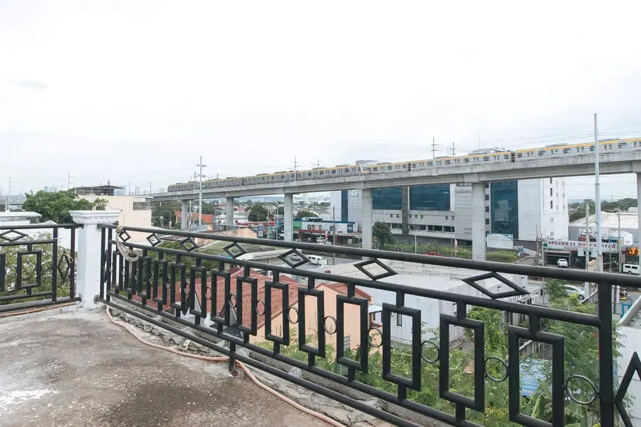 Book RedDoorz near LRT 2 Antipolo Station only at RedDoorz