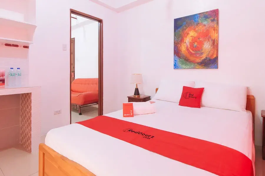 Book RedDoorz near LRT 2 Antipolo Station only at RedDoorz