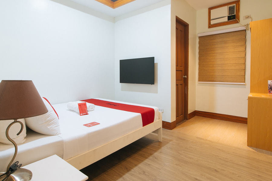 Book RedDoorz Premium @ Nick Hotel Gerona Tarlac only at RedDoorz