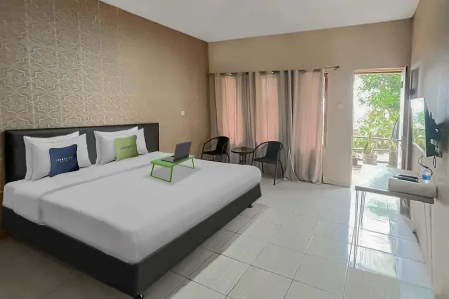 Urbanview Hotel D'Pineapple Villa Ciater