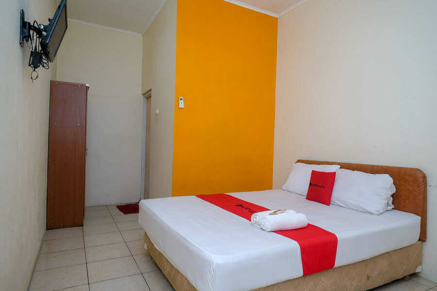 Book RedDoorz near Jalan Wolter Monginsidi Manado only at RedDoorz