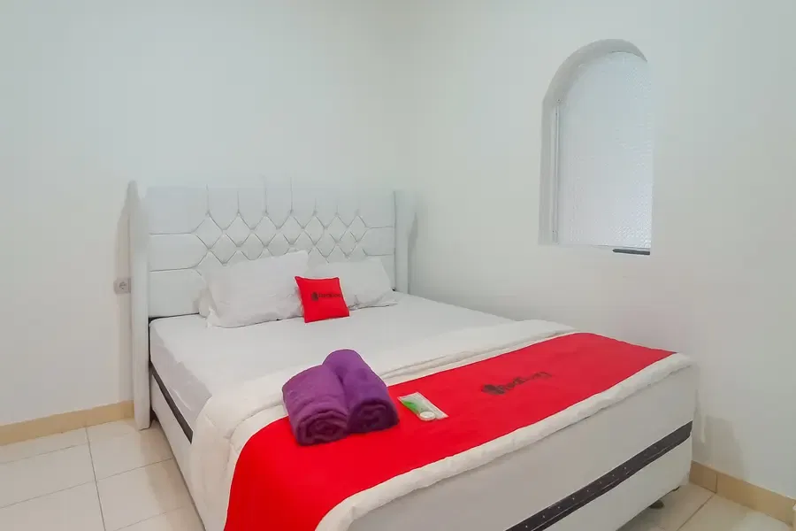 RedDoorz near RS Islam Karawang