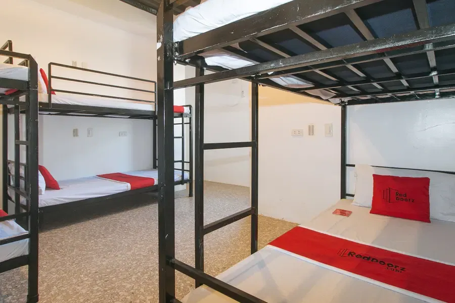 RedDoorz @ Recson Boracay Hostel